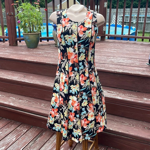 Anthony Richards | Dresses | Anthony Richards Size Small Floral Stretch ...